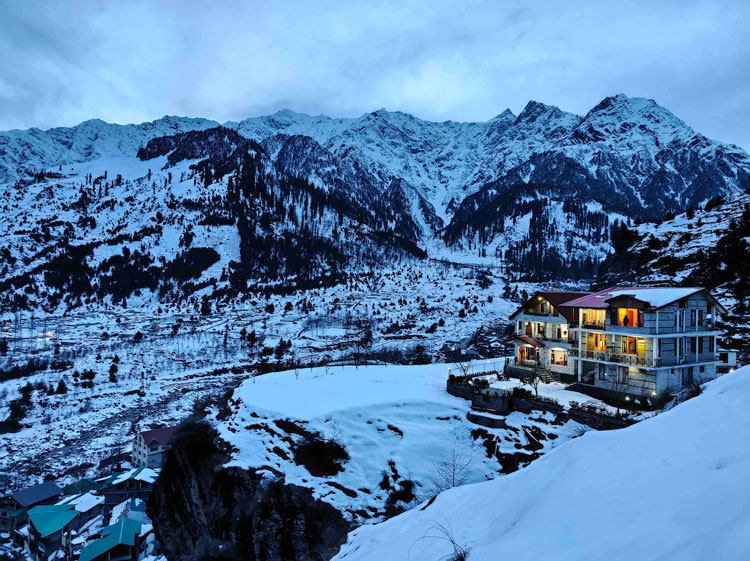 Snowfall disrupts life in Lahaul-Spiti, admn issues advisory for tourists - Himtimes