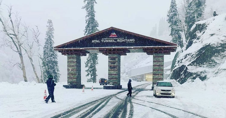 Fresh snowfall at Atal Tunnel, Rohtang Pass, Sissu on New Year’s Day ...