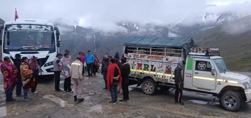44 tourists stranded near Kunzum Pass in Himachal Pradesh’s Lahaul and Spiti district rescued ...