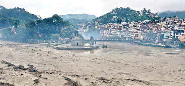 Mandi: Water level up in Beas after heavy rainfall, safety advisory ...
